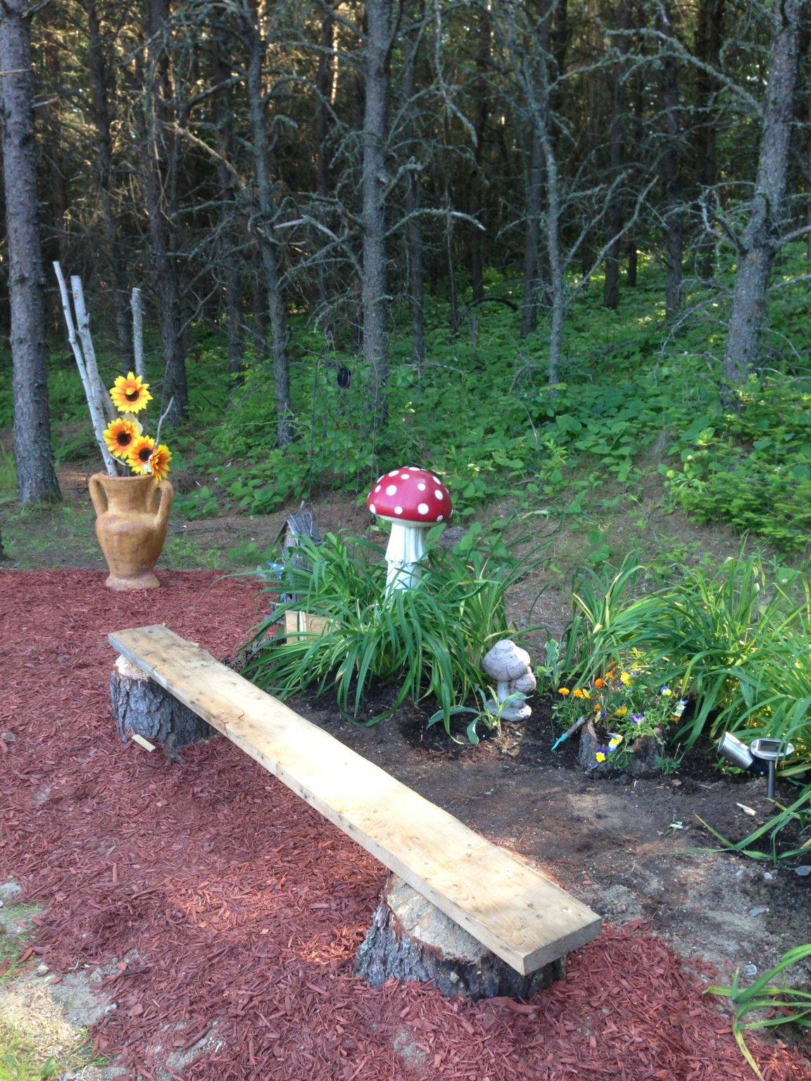 18 DIY Tree Stump Garden Ideas Container You Should Check | SharonSable