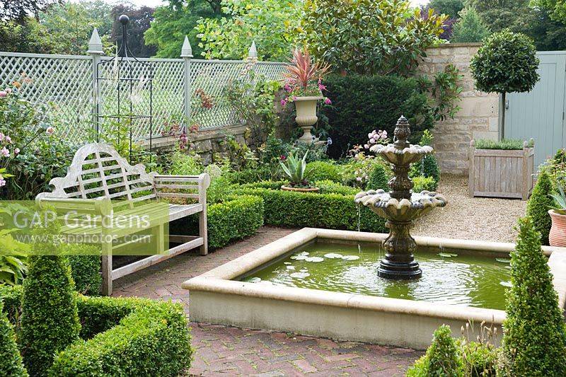27 Formal Courtyard Garden Ideas To Consider | SharonSable