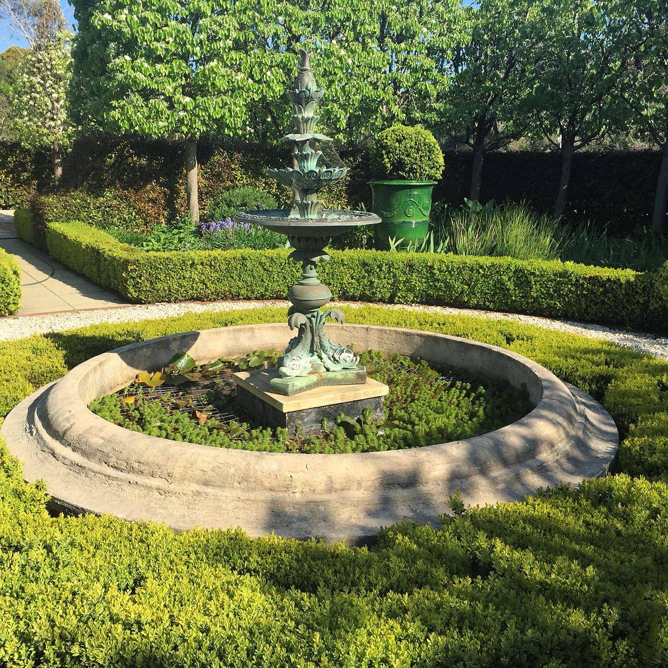27 Formal Courtyard Garden Ideas To Consider | SharonSable
