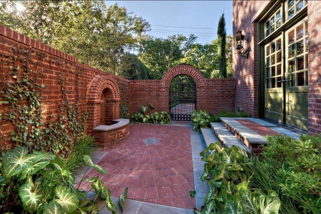 24 Brick Small Courtyard Garden Ideas You Gonna Love | SharonSable