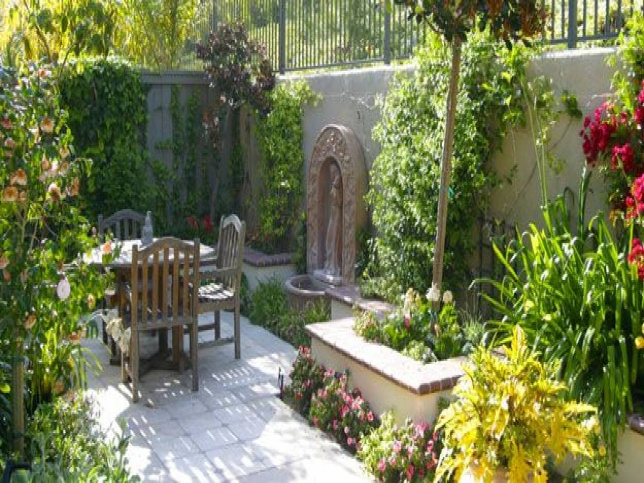 22 Small Mediterranean Courtyard Garden Ideas You Cannot Miss | SharonSable