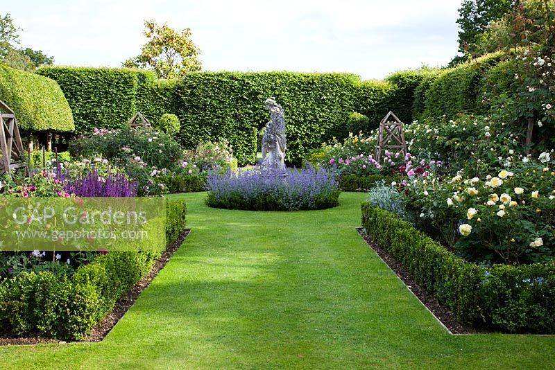 23 Formal Rose Garden Ideas Worth to Check | SharonSable