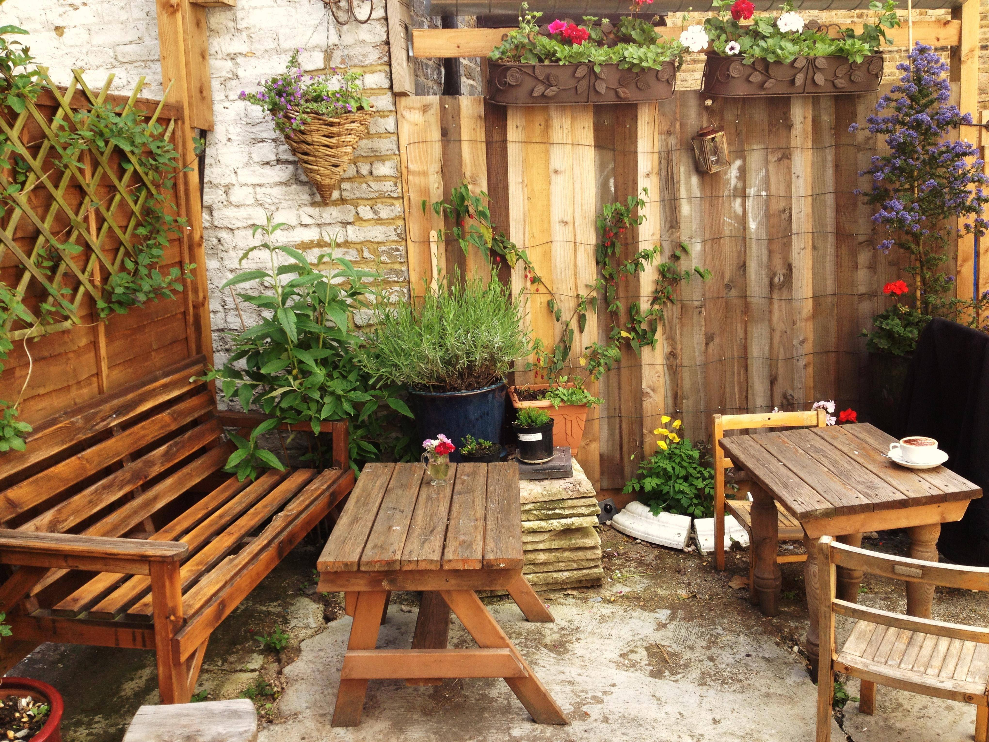 20 Upcycled Garden Decor Ideas You Should Check | SharonSable