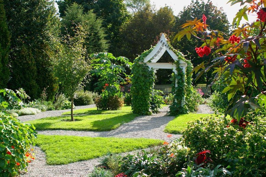 21 Victorian Garden Photography Ideas To Try This Year | SharonSable