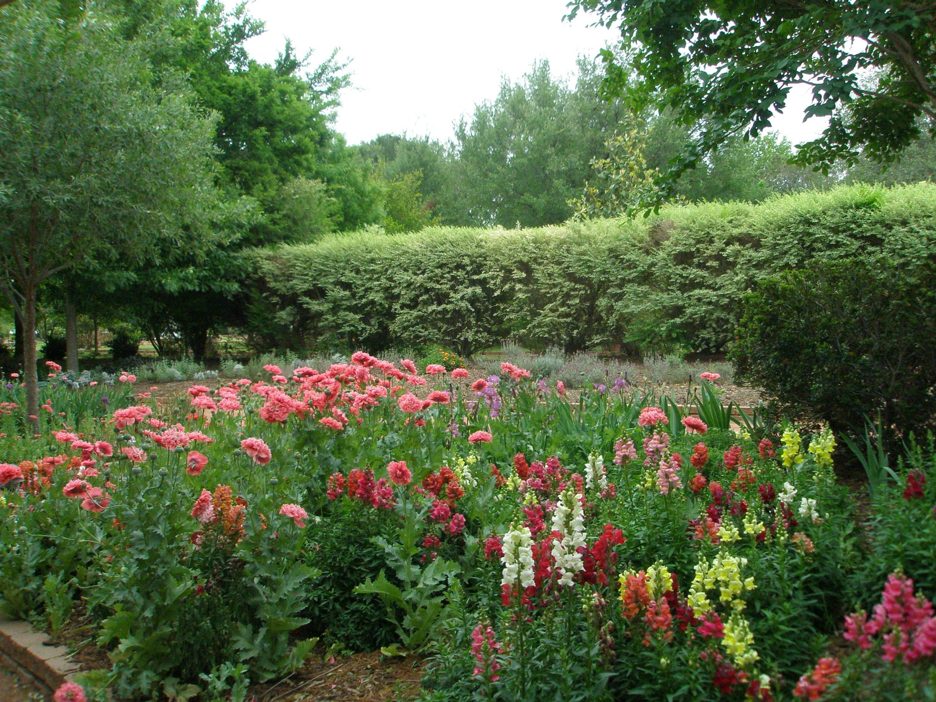 23 Victorian Era Garden Design Ideas You Should Look | SharonSable