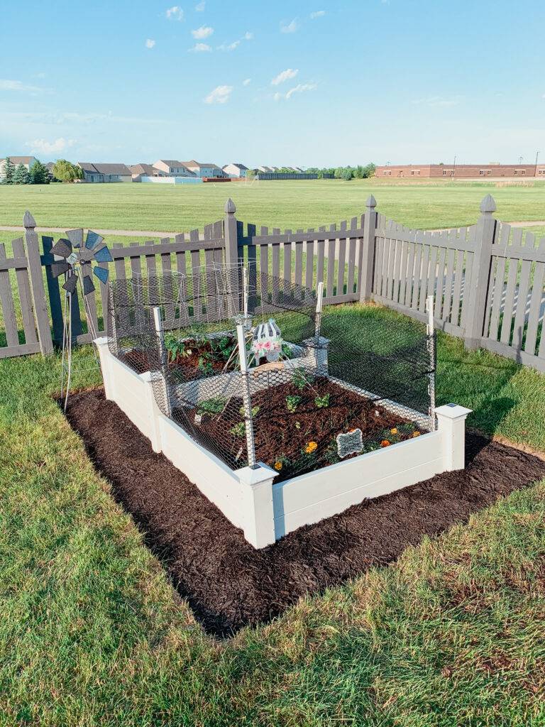 17 Raised Garden Bed Layers Ideas To Try This Year | SharonSable