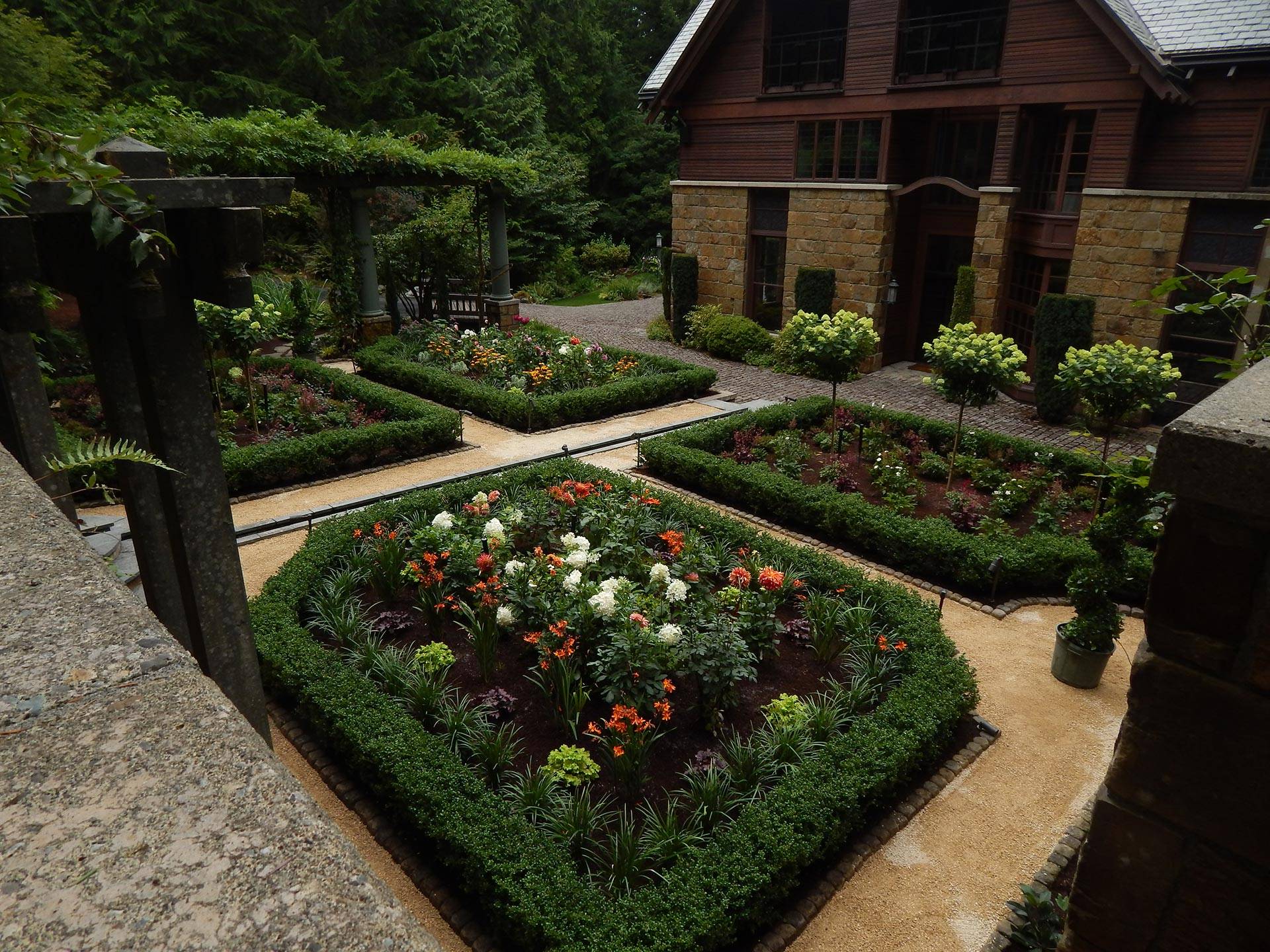 21 Best Formal Garden Ideas Worth to Check | SharonSable