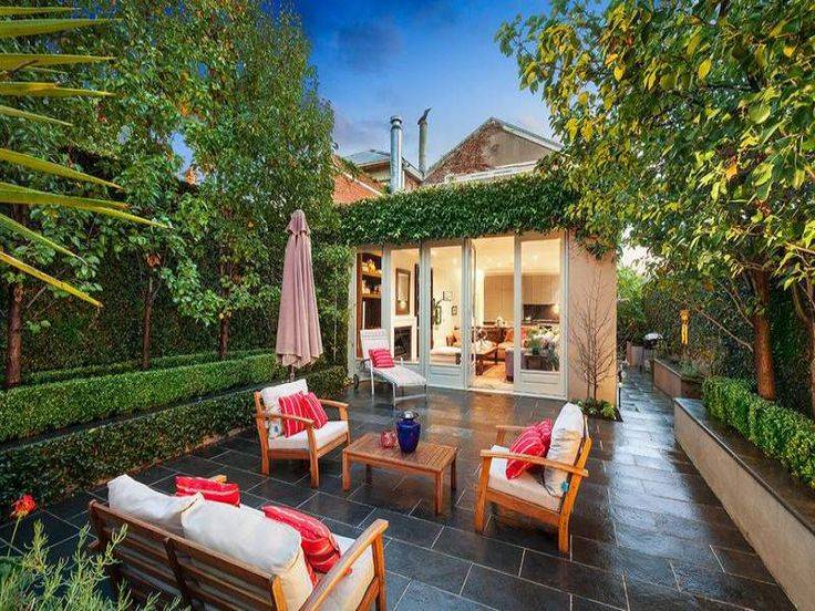 26 New Zealand Courtyard Garden Ideas To Try This Year | SharonSable