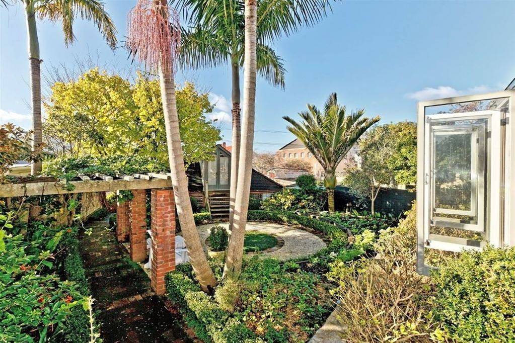 26 New Zealand Courtyard Garden Ideas To Try This Year | SharonSable