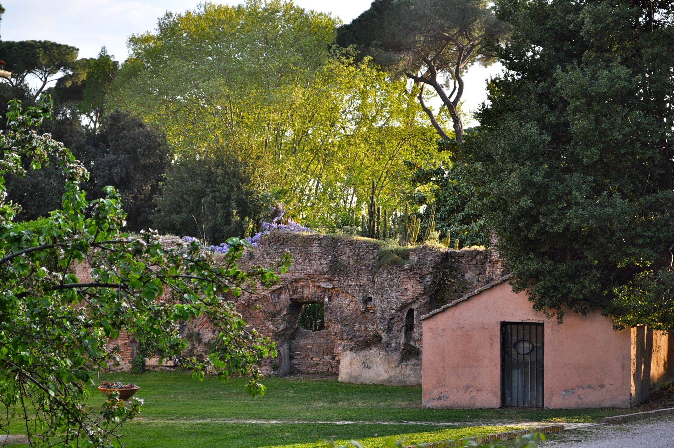 21 Roman Villa Garden Ideas You Cannot Miss | SharonSable