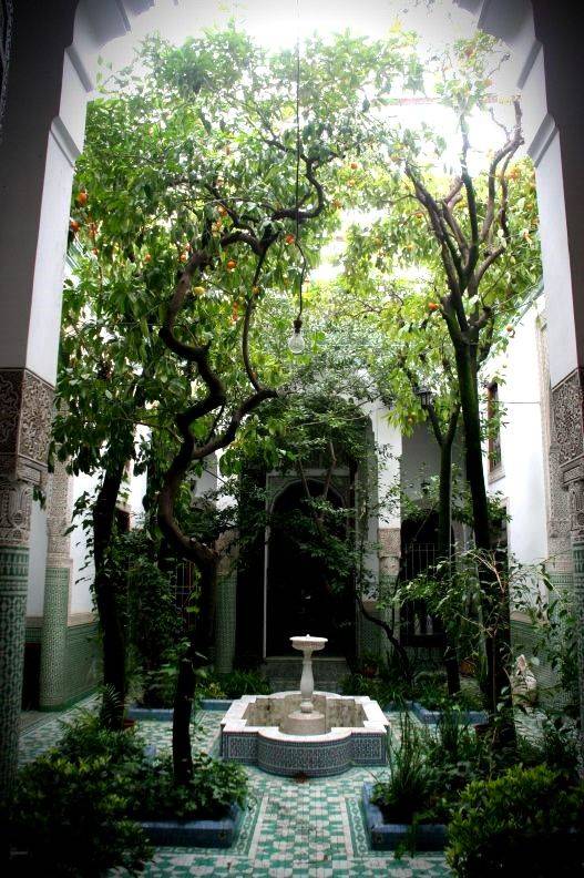 22 Persian Garden Courtyard Ideas To Try This Year | SharonSable