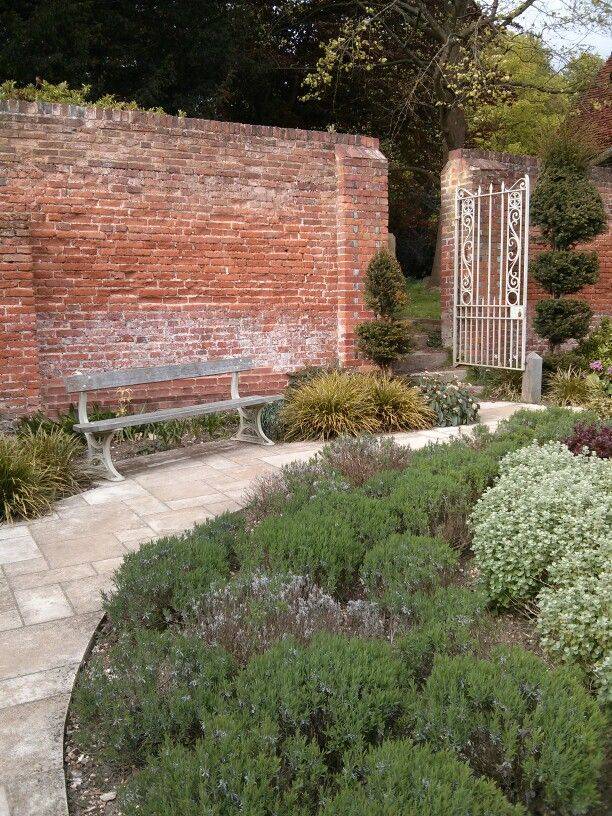 24 English Walled Garden Ideas You Should Look | SharonSable
