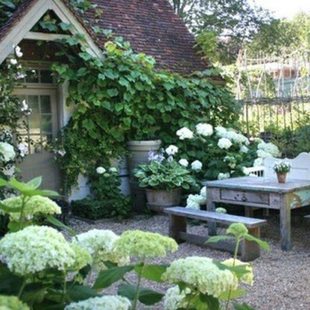 16 Beautiful Moonlight Garden Ideas To Consider | SharonSable