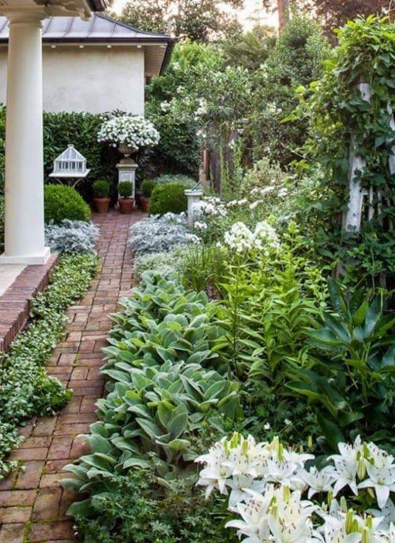 16 Beautiful Moonlight Garden Ideas To Consider | SharonSable