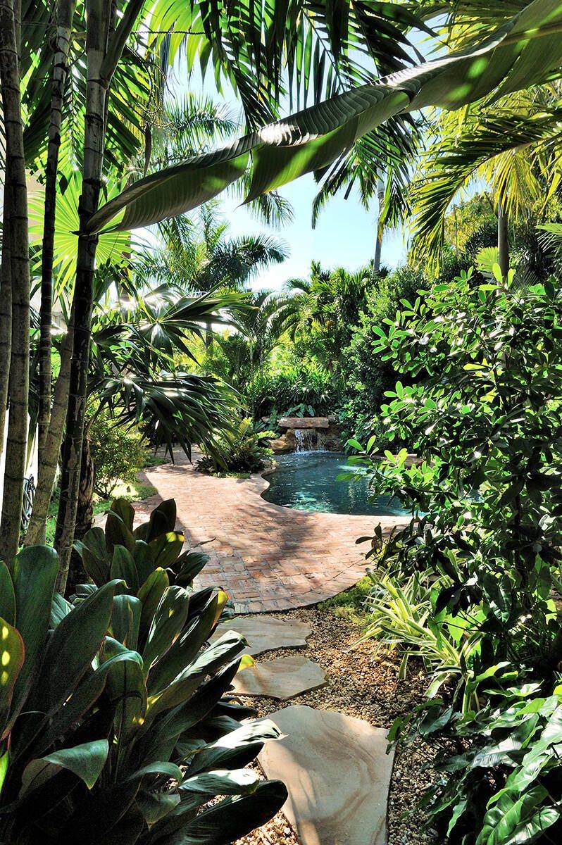 23 Subtropical Garden Design Ideas To Try This Year | SharonSable