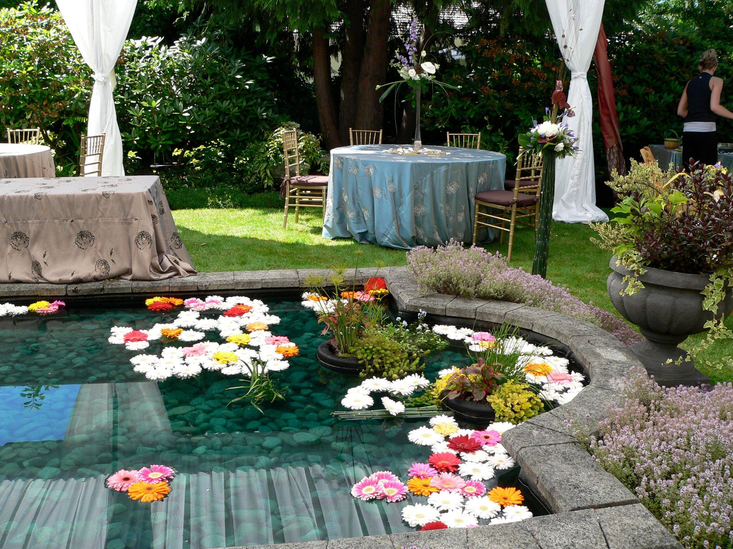 21 Floating Flower Garden Ideas Worth a Look | SharonSable