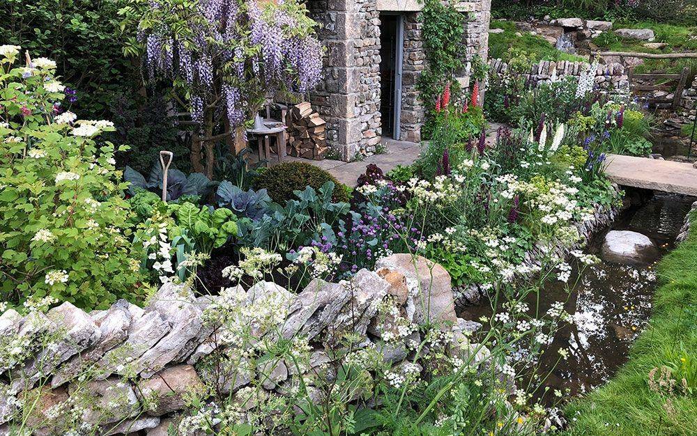 23 Cottage Garden Water Feature Ideas For This Year | SharonSable