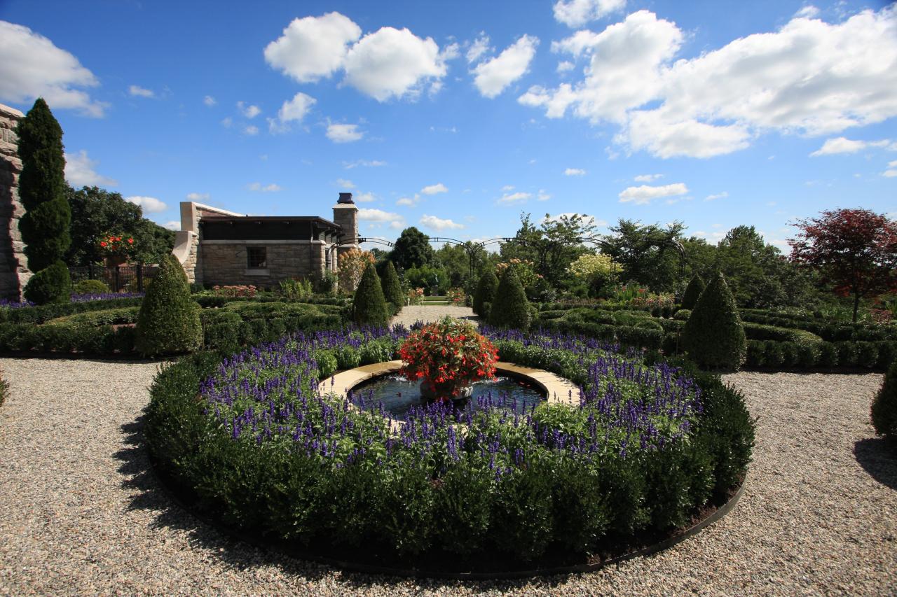 23 Round Formal Garden Ideas For This Year | SharonSable