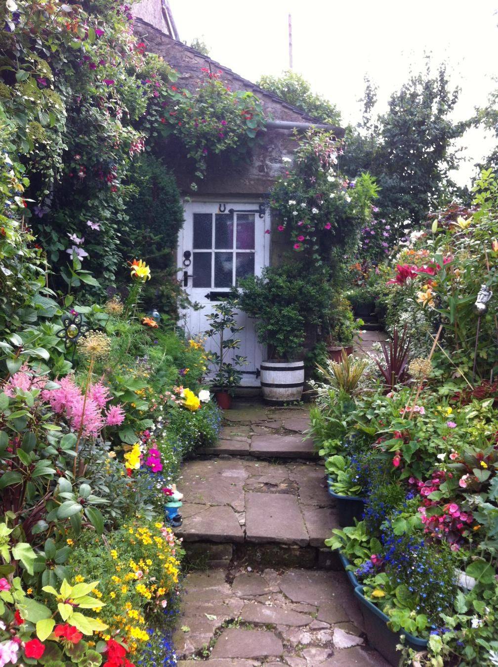 19 Country Cottage Garden Design Ideas For This Year | SharonSable