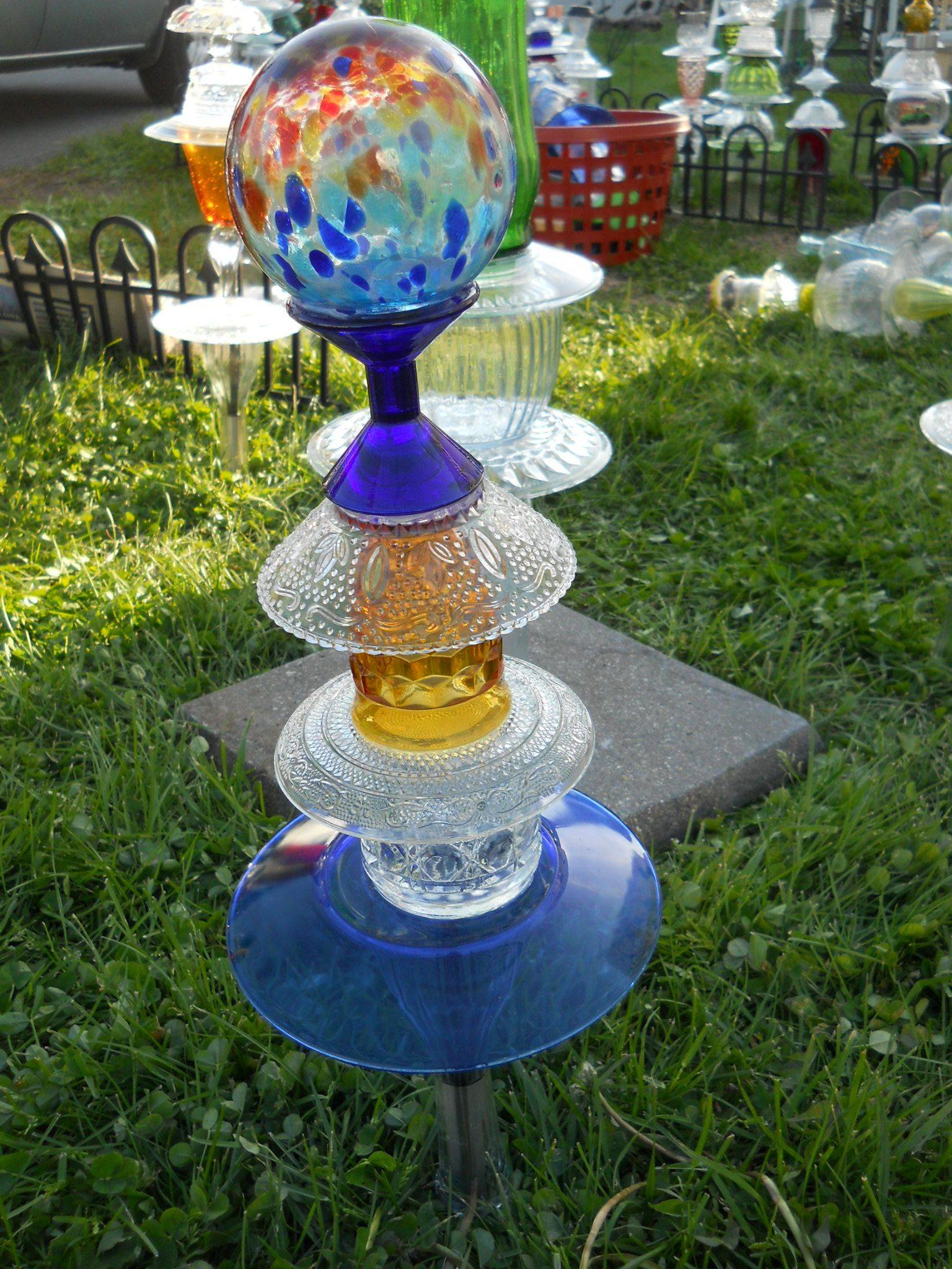 27 Yard Glass Totem Garden Flowers Ideas You Cannot Miss | SharonSable