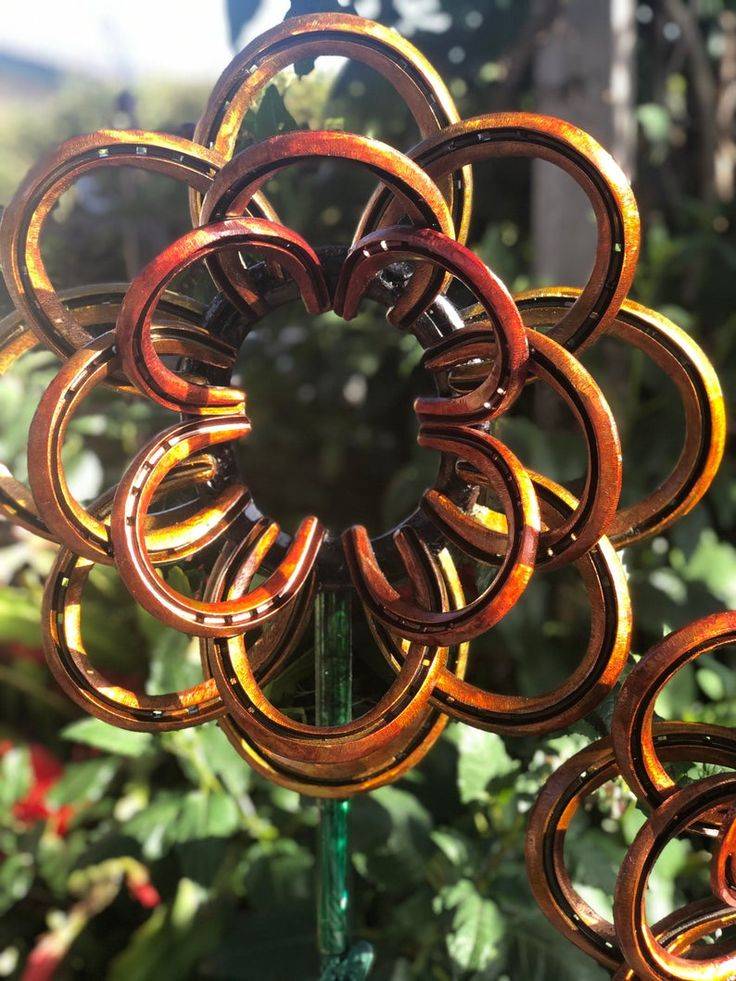 14 Metal Petals Garden Art Ideas Worth to Check | SharonSable