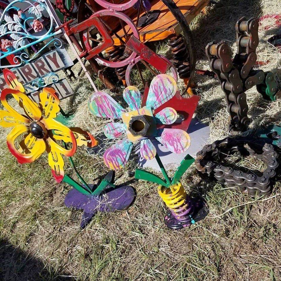 23 Whimsical Metal Garden Art Ideas To Try This Year | SharonSable