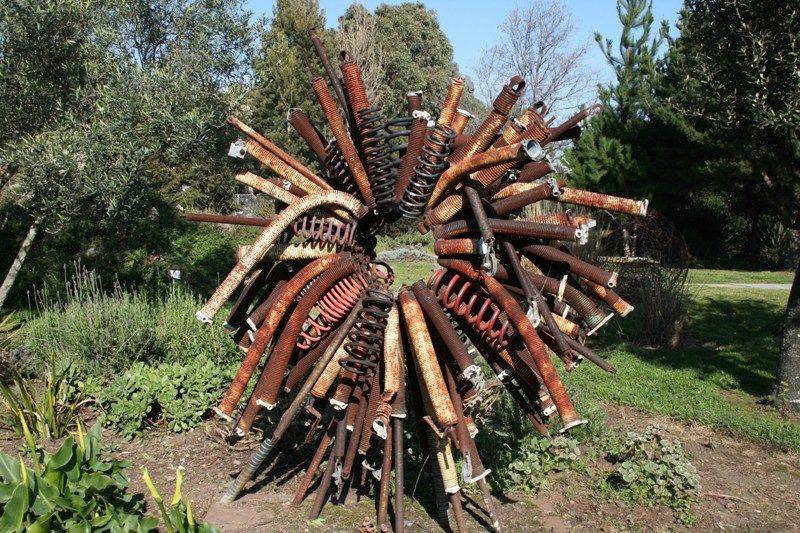 23 Whimsical Metal Garden Art Ideas To Try This Year | SharonSable