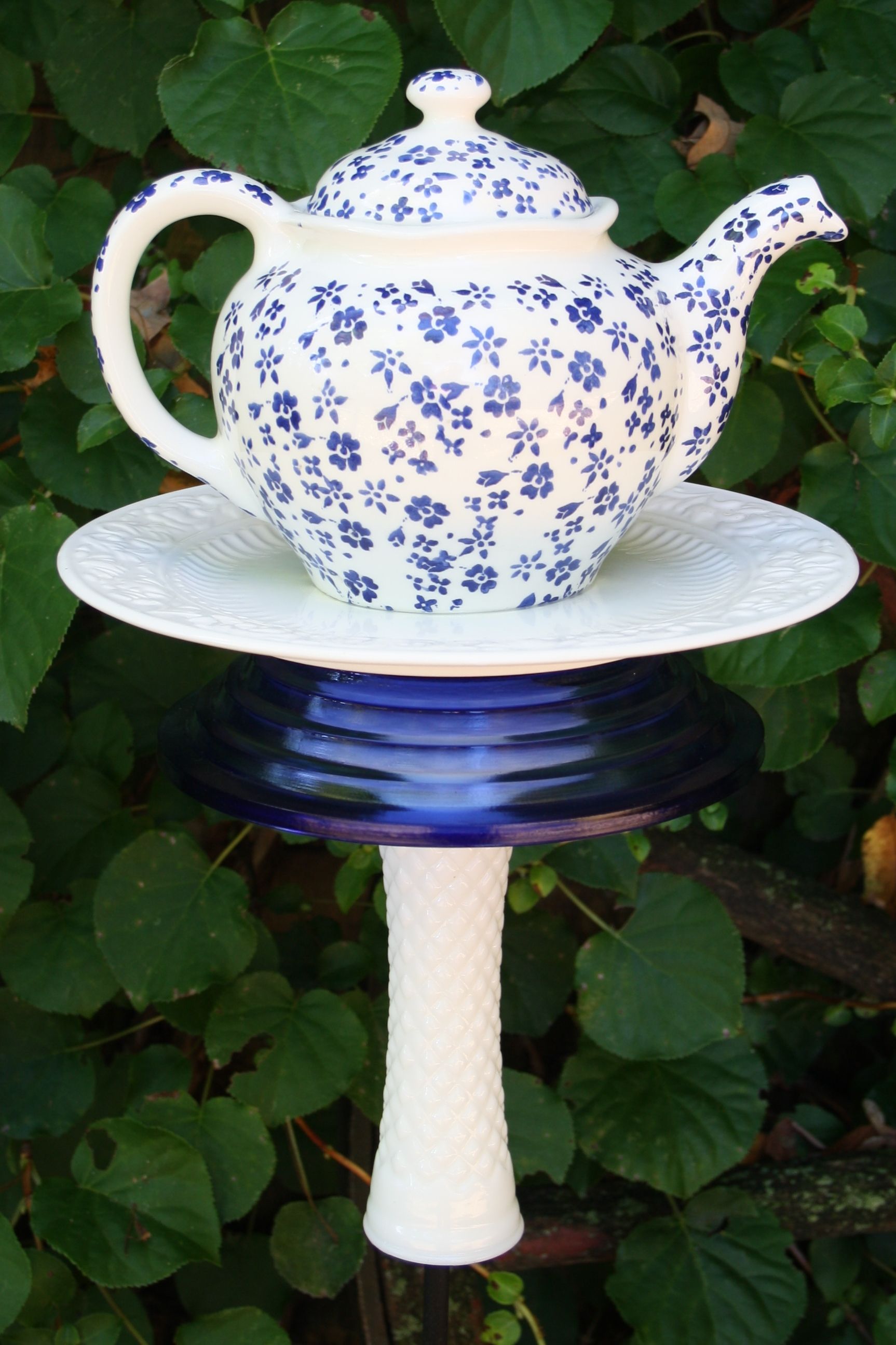 25 Teapot Garden Art Ideas To Try This Year | SharonSable