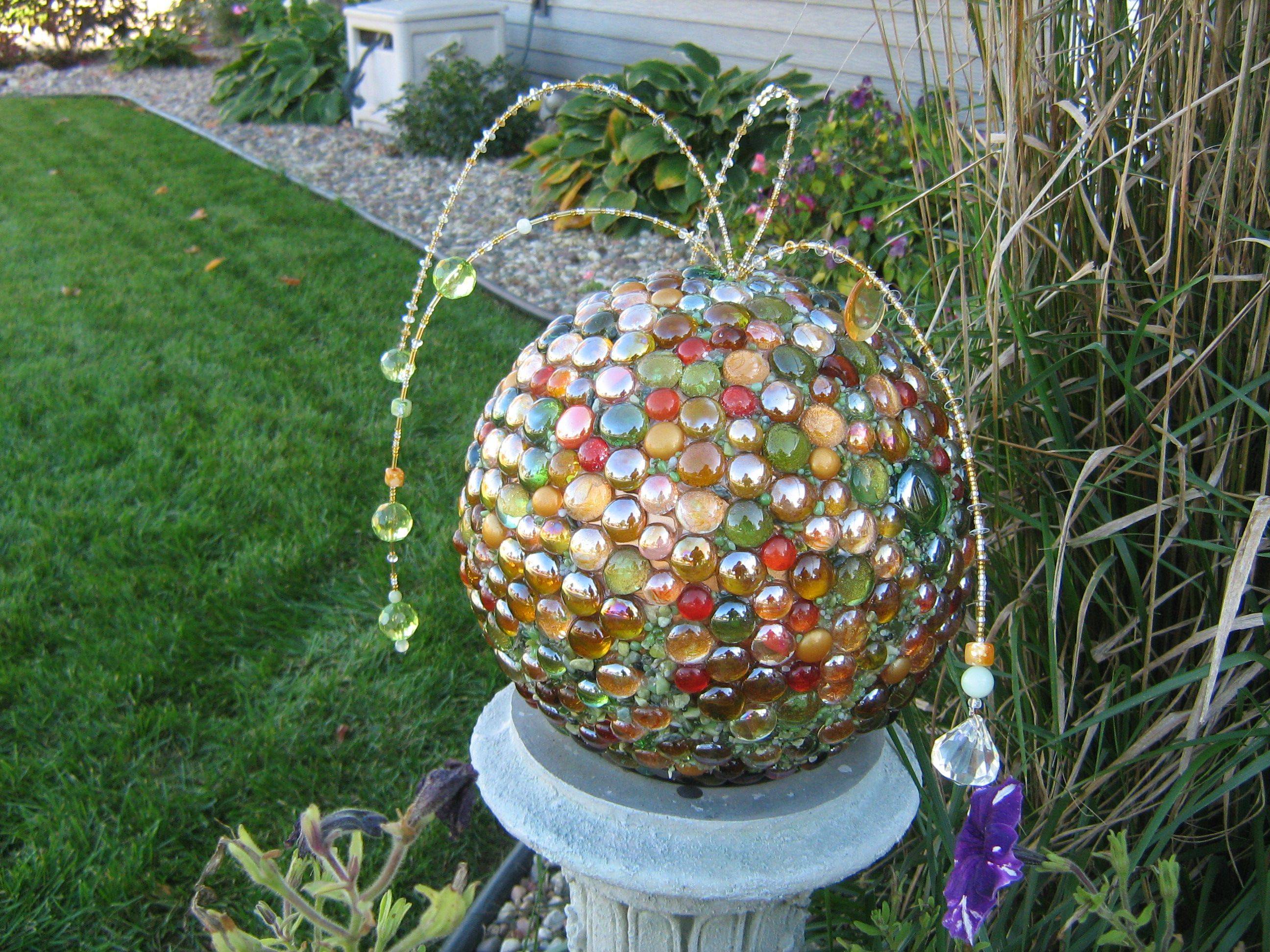 24 Bowling Ball Garden Art Ideas You Cannot Miss | SharonSable