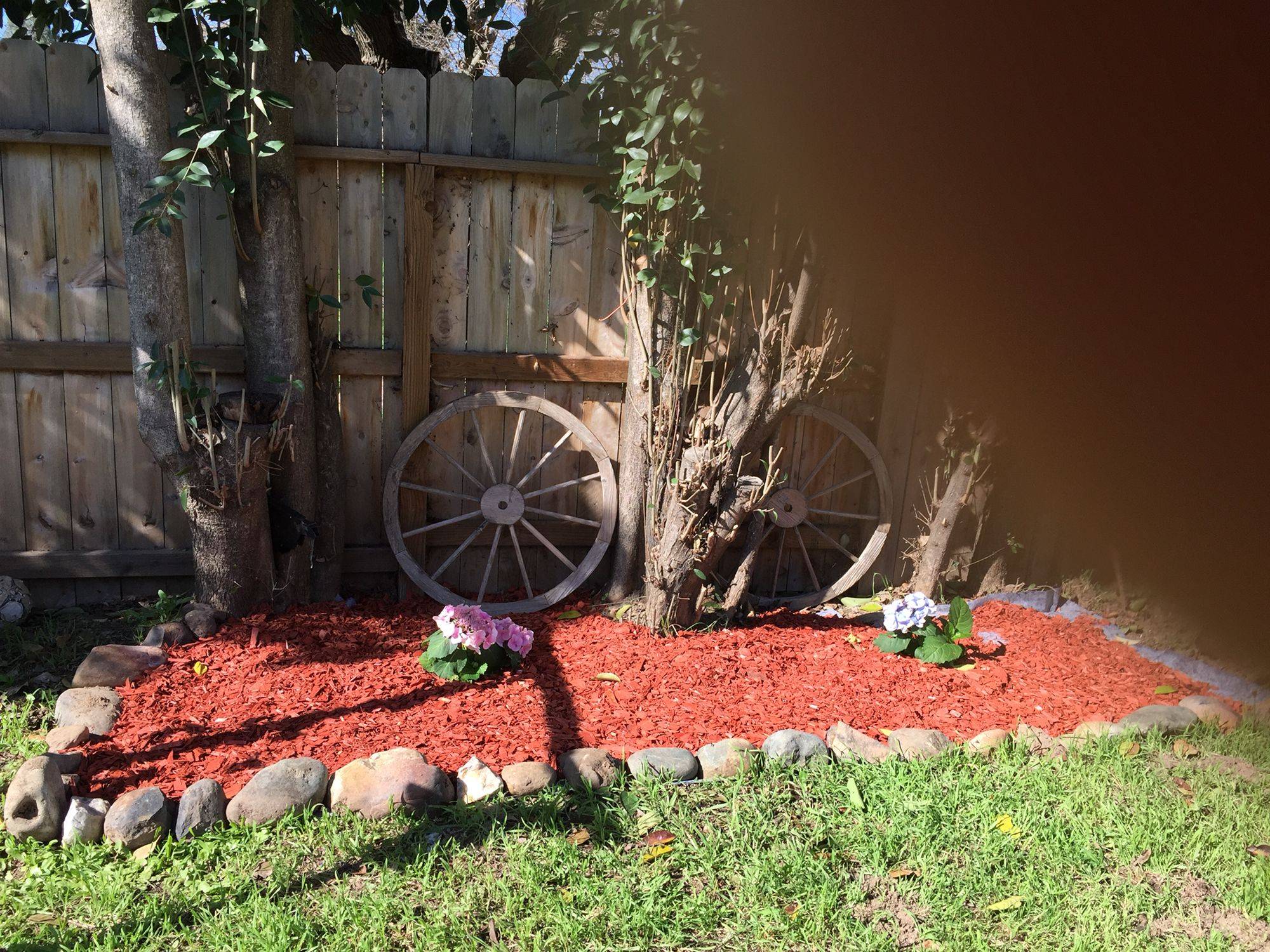 22 Wagon Wheel Flower Garden Ideas You Must Look | SharonSable