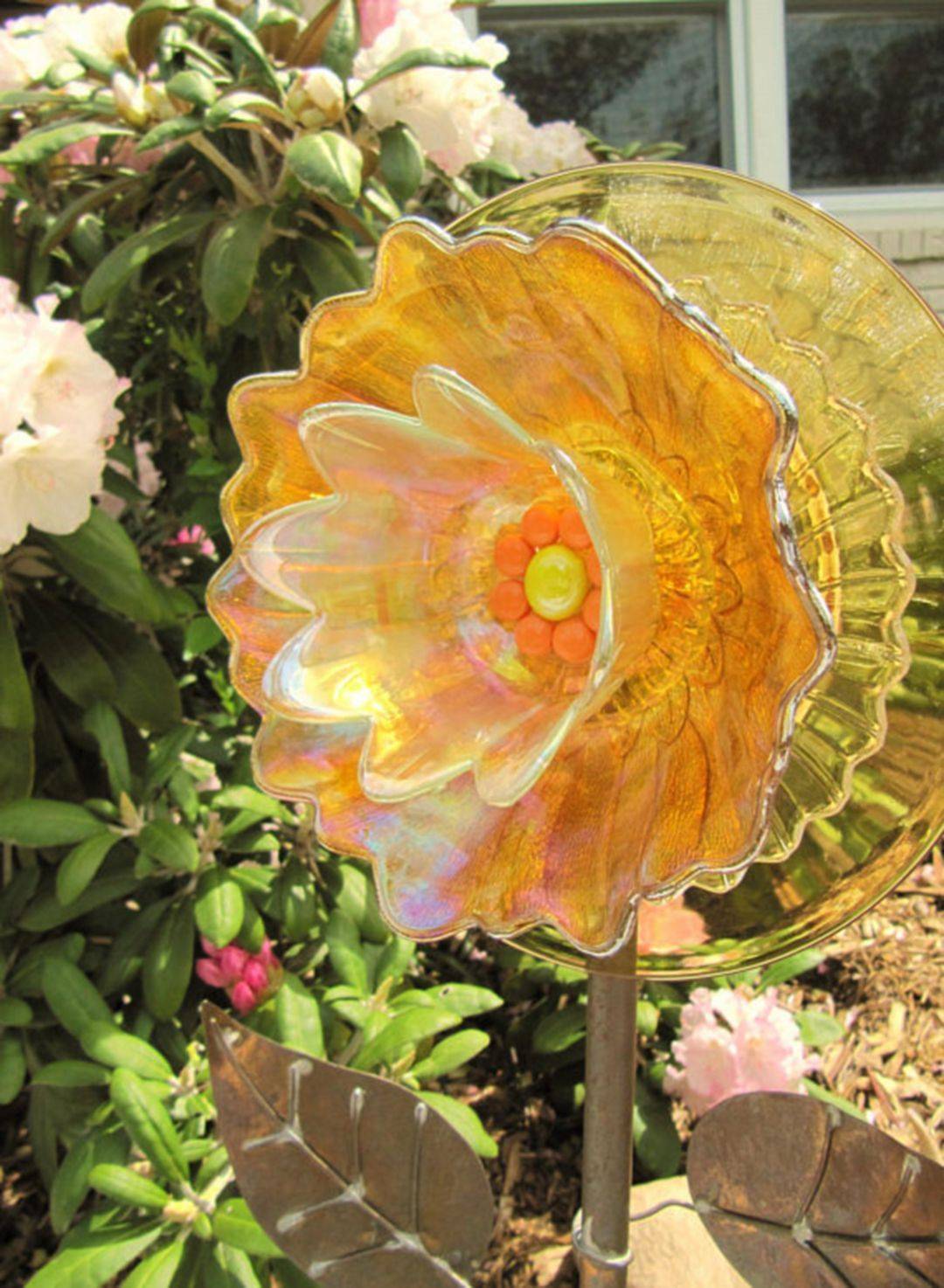 25 Glass Flowers for the Garden Ideas You Cannot Miss | SharonSable