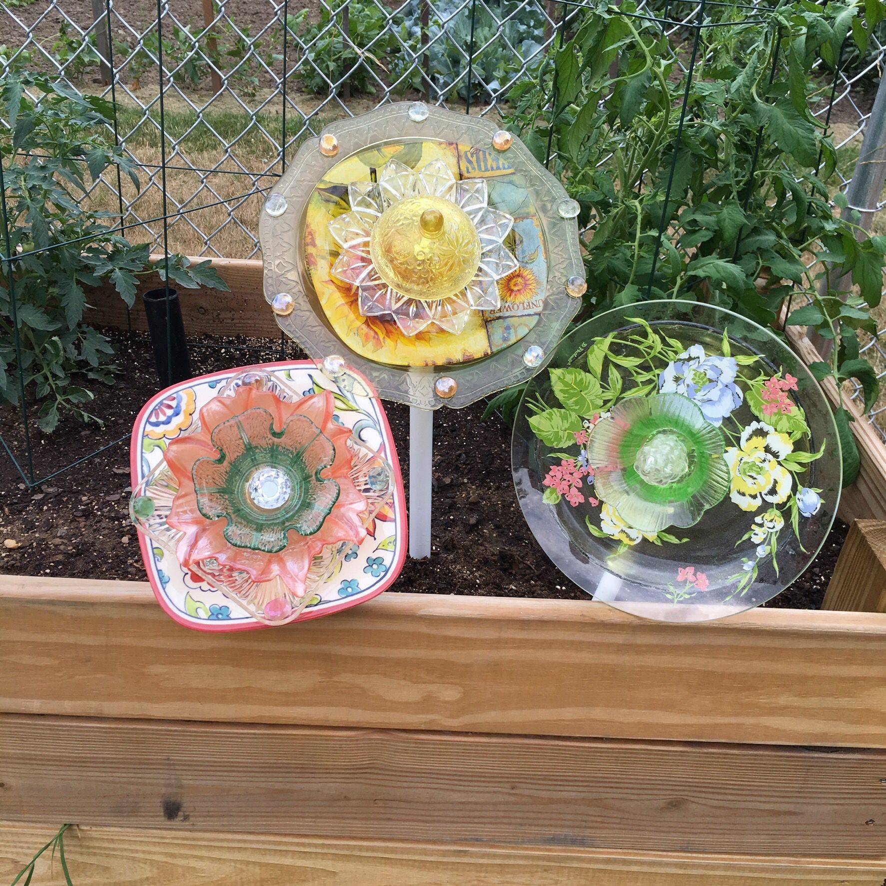 25 Glass Flowers for the Garden Ideas You Cannot Miss | SharonSable