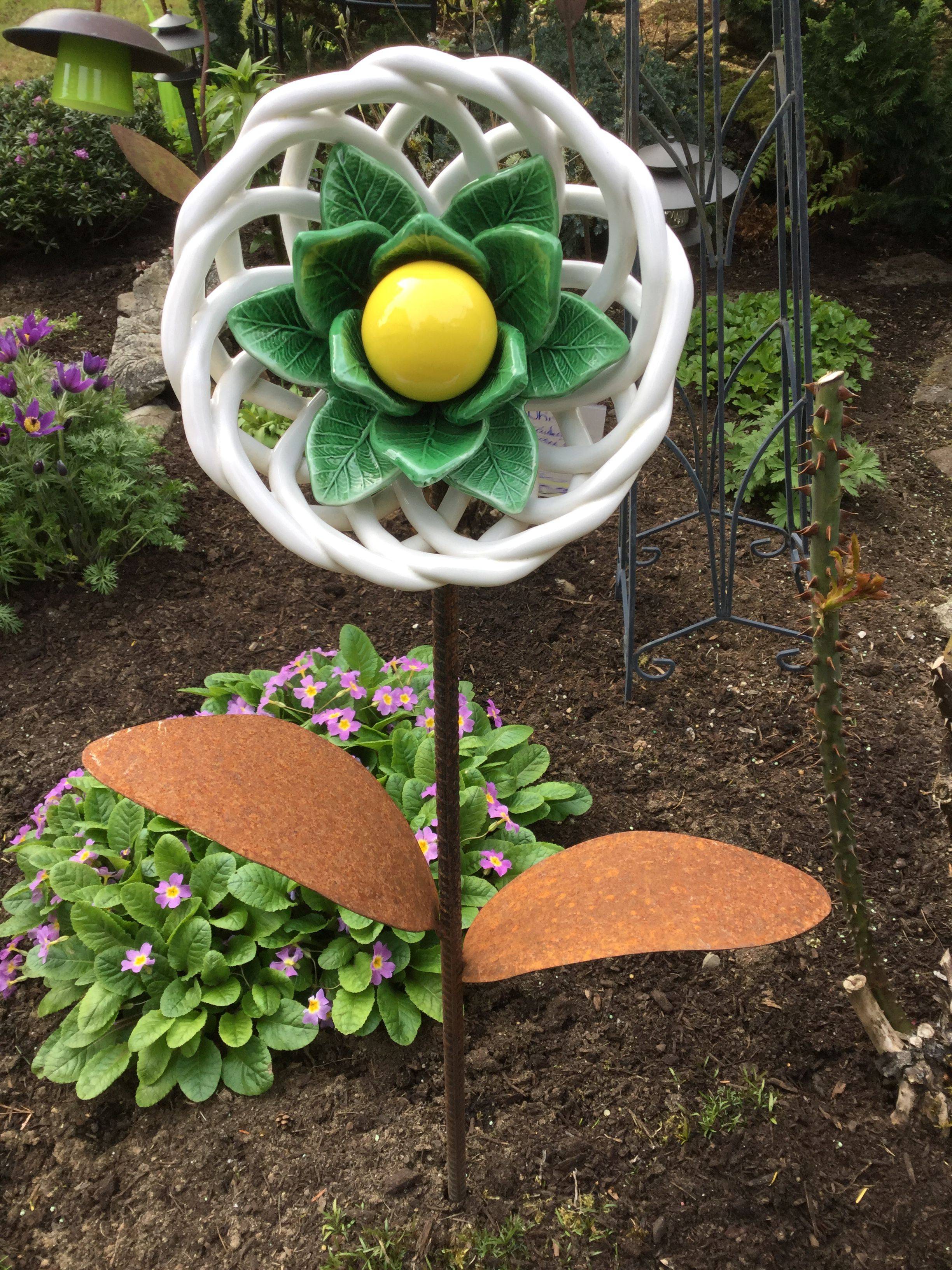 25 Glass Flowers for the Garden Ideas You Cannot Miss | SharonSable