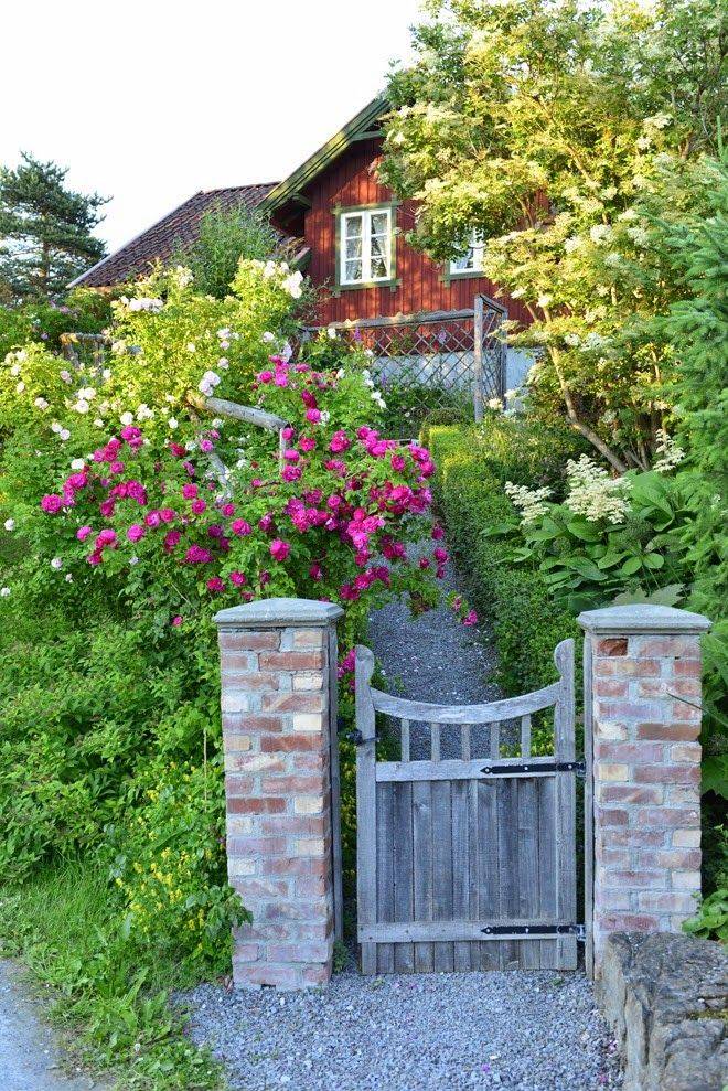 24 English Cottage Garden Gate Ideas Worth a Look | SharonSable