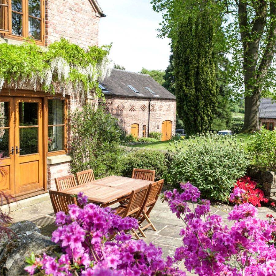 23 Simple Cottage Garden Ideas To Try This Year | SharonSable