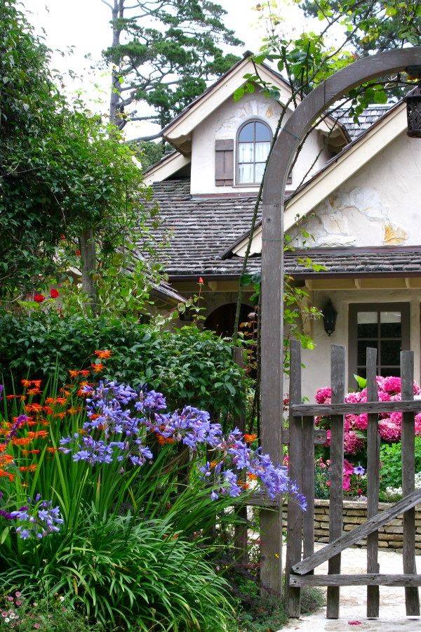 23 Simple Cottage Garden Ideas To Try This Year | SharonSable
