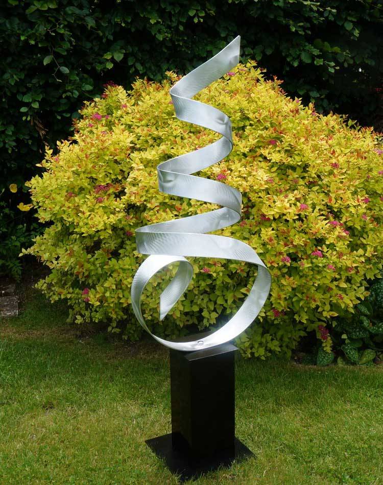 19 Modern Outdoor Sculpture Garden Ideas For This Year | SharonSable