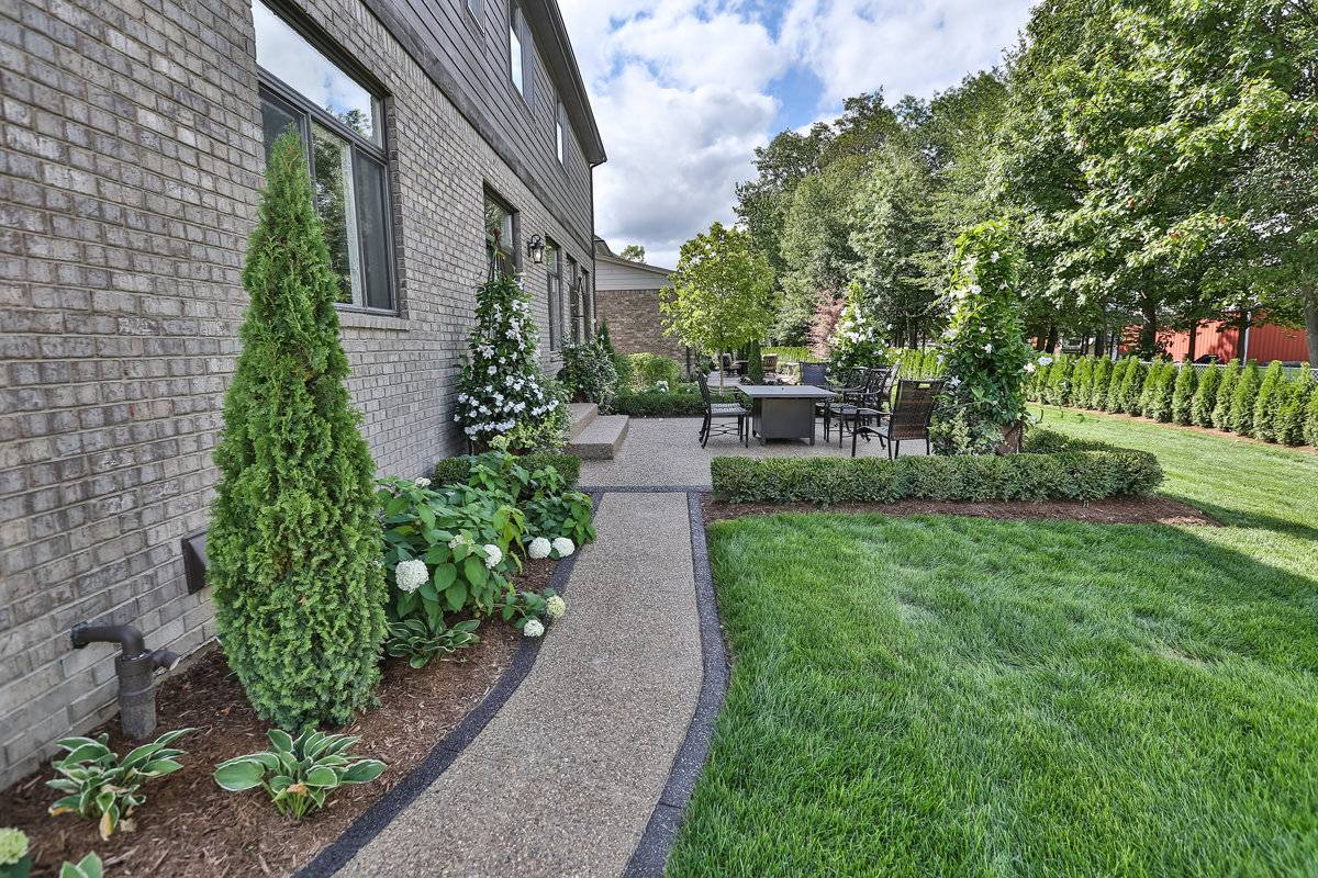 24 Colonial Style Garden Ideas You Cannot Miss | SharonSable