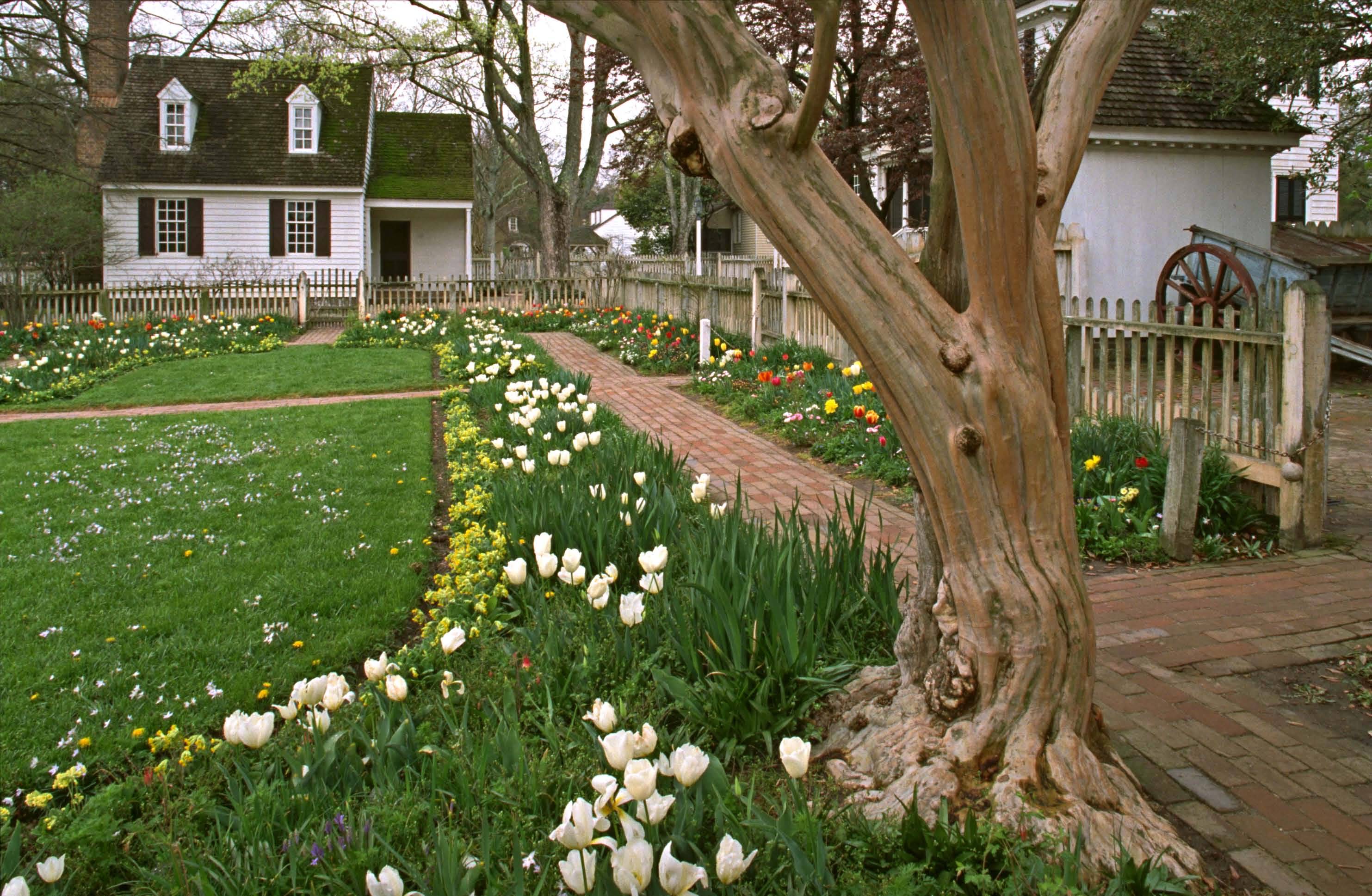 24 Colonial Style Garden Ideas You Cannot Miss | SharonSable