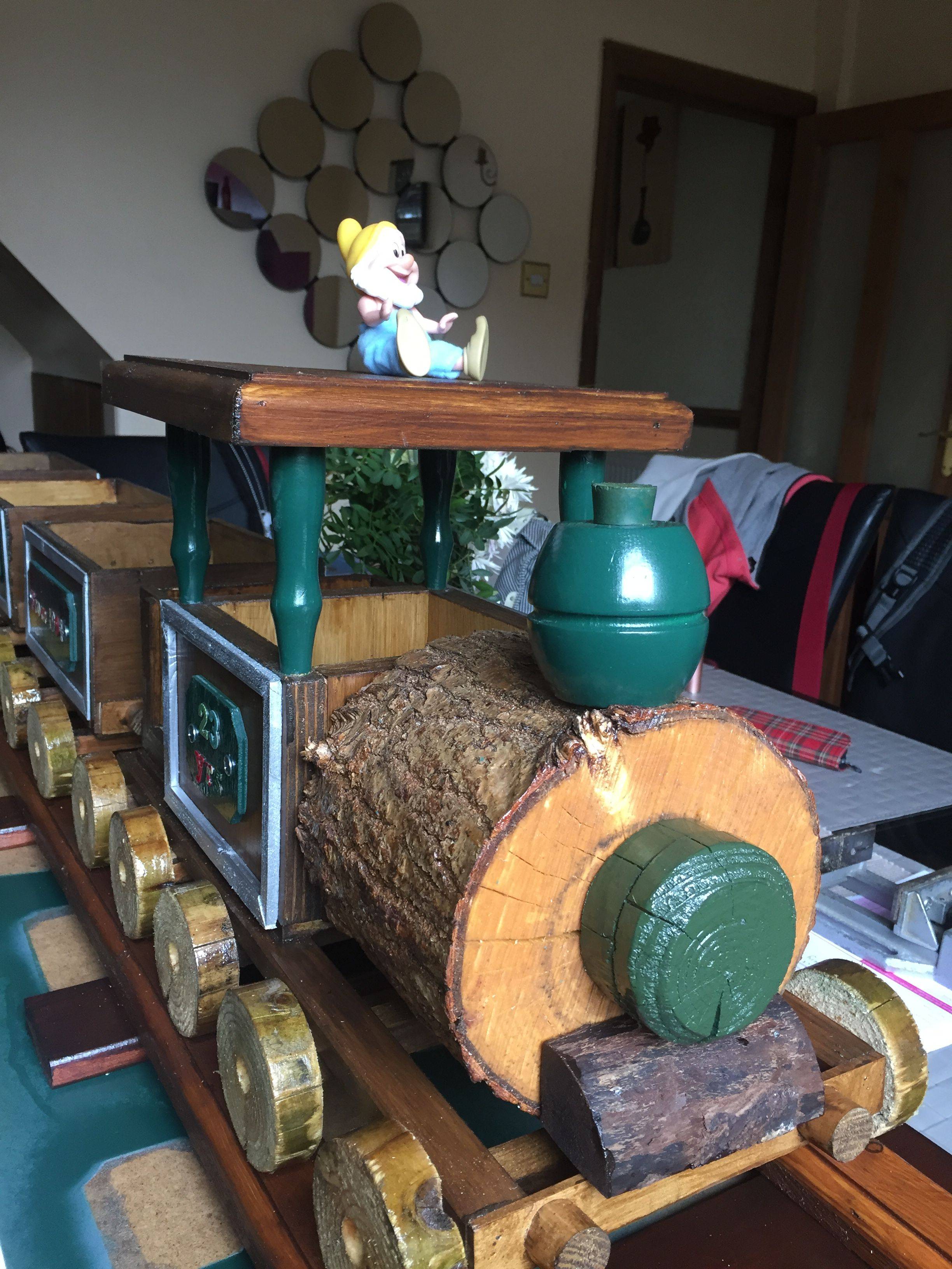 22 Garden Wooden Log Train Planter Ideas You Cannot Miss | SharonSable