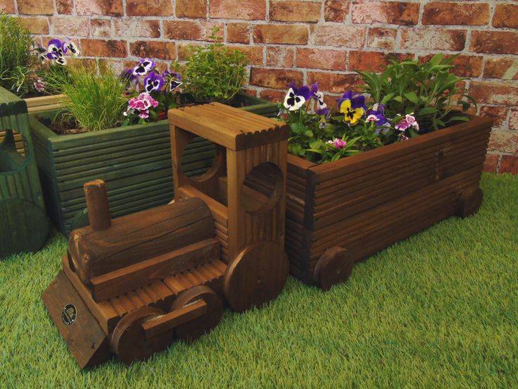 22 Garden Wooden Log Train Planter Ideas You Cannot Miss | SharonSable