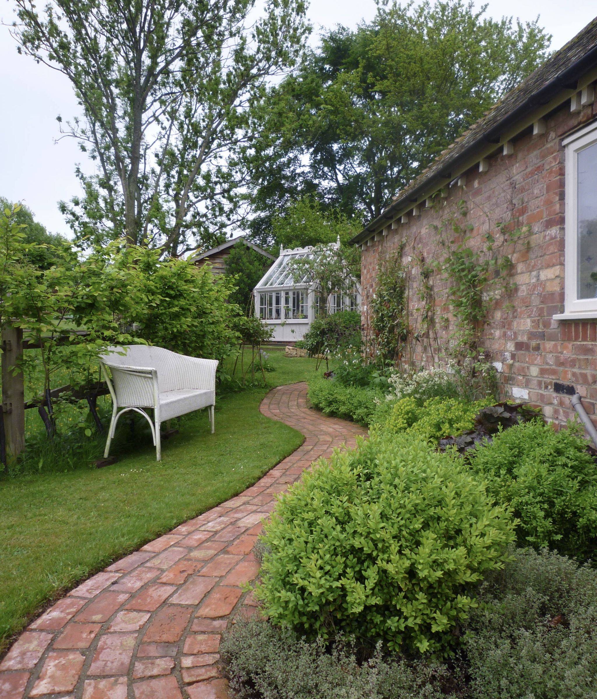 23 California Cottage Garden Path Ideas To Try This Year | SharonSable