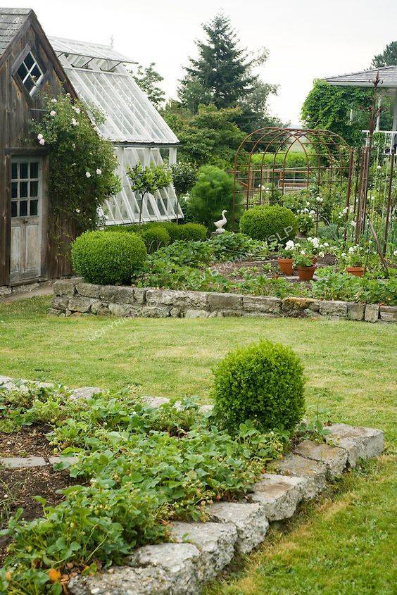 23 Front Yard Potager Garden Ideas To Try This Year | SharonSable