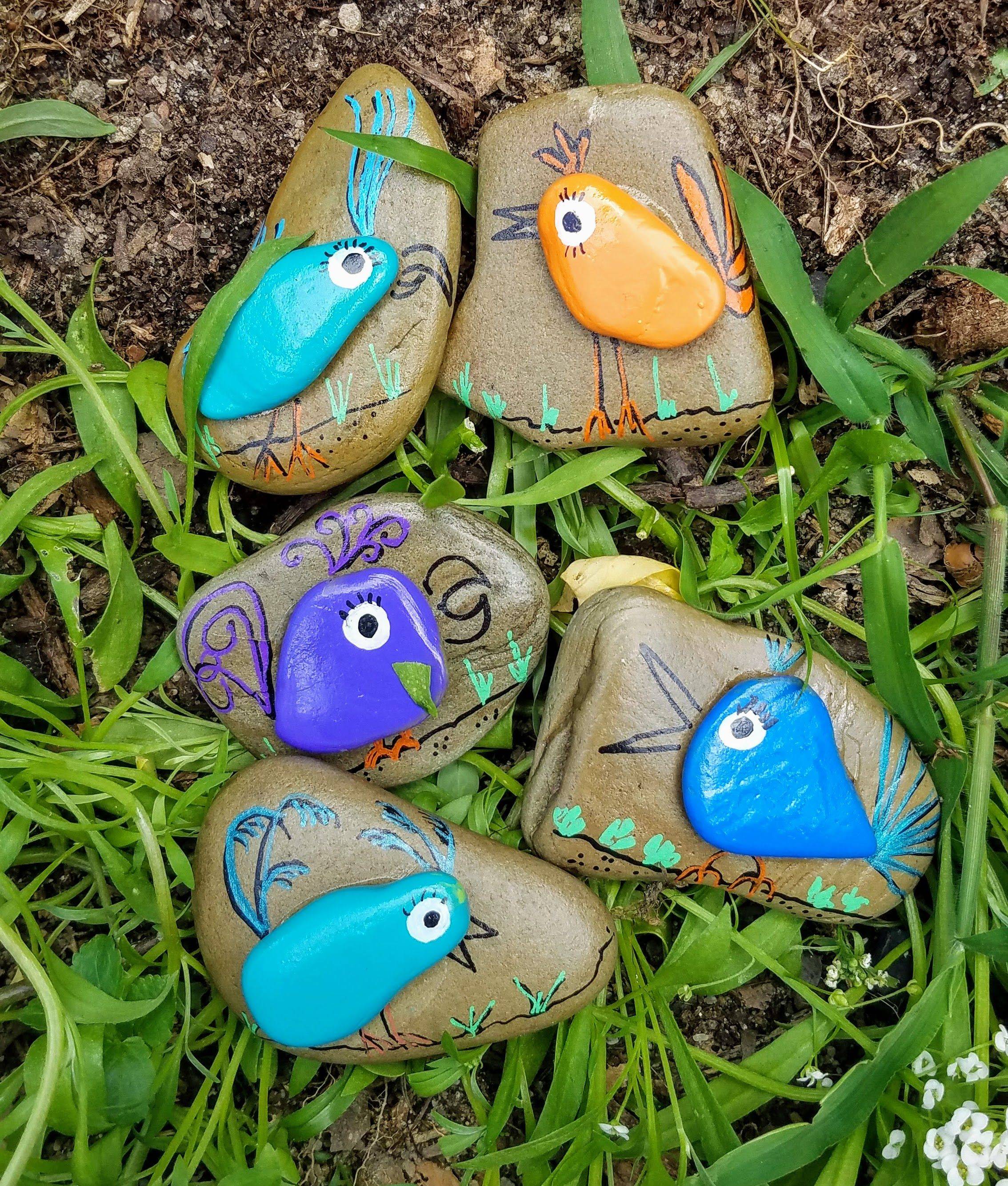 26 Hand Painted Garden Rocks Ideas To Try This Year | SharonSable