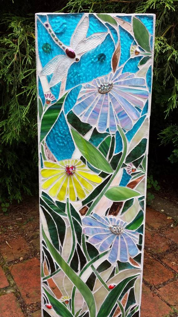 23 Mosaic Stained Glass Garden Art Ideas You Cannot Miss | SharonSable