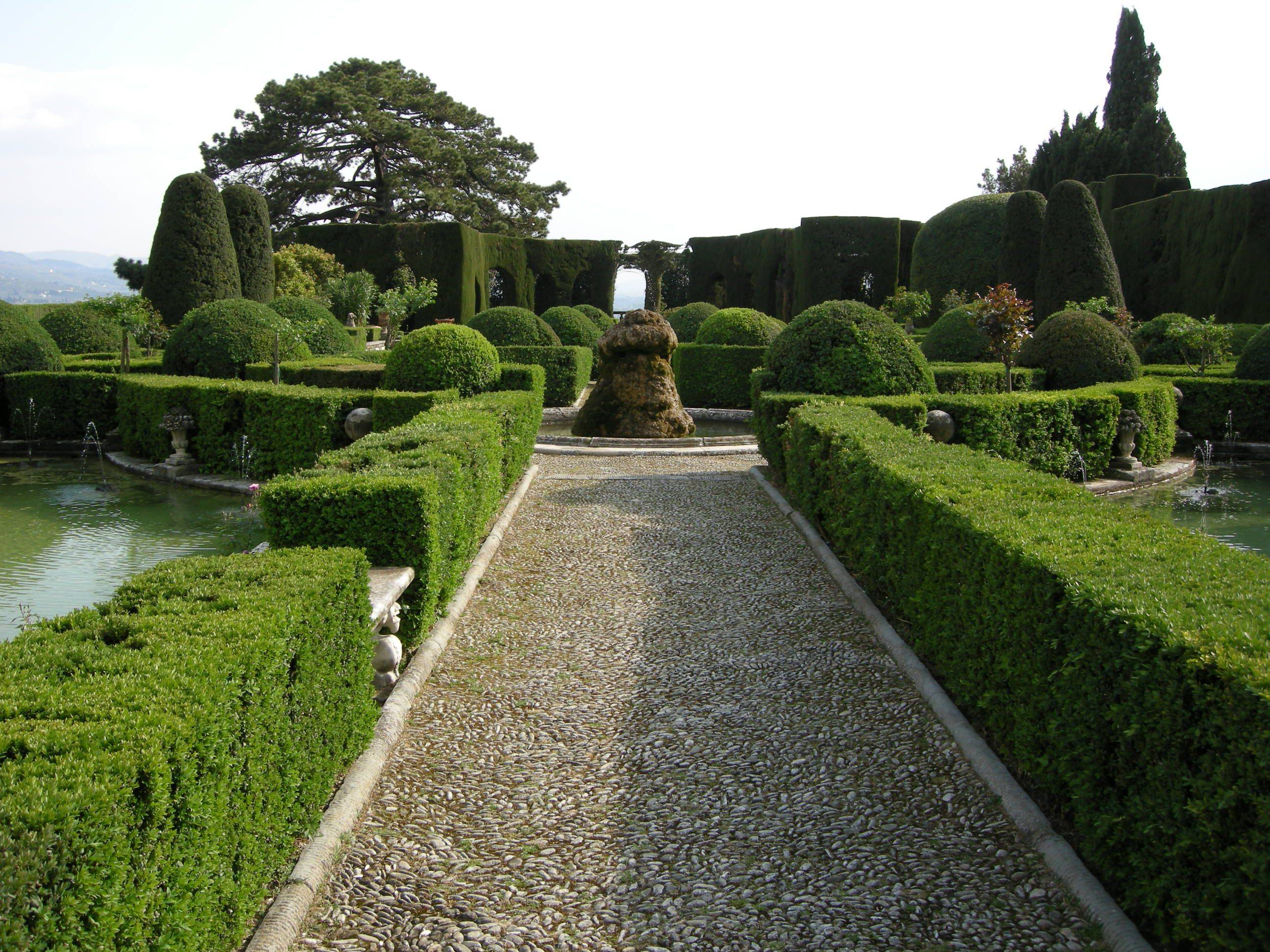 24 Italian Garden Hedge Ideas Worth to Check | SharonSable