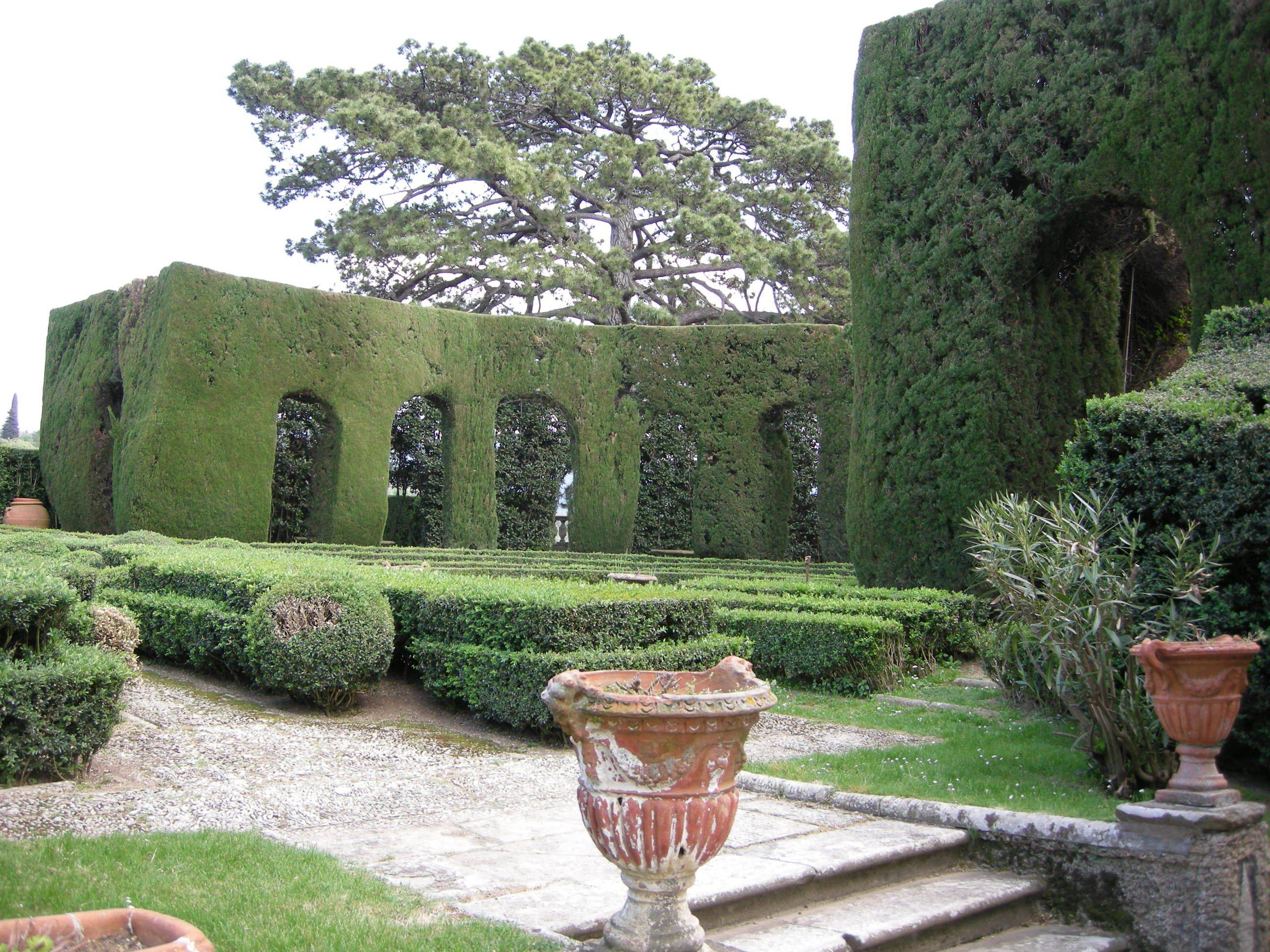 24 Italian Garden Hedge Ideas Worth to Check | SharonSable
