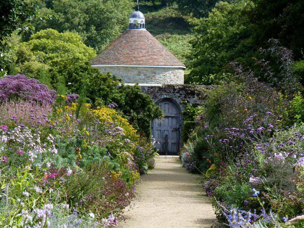 19 Elizabethan Garden Ideas You Must Look | SharonSable