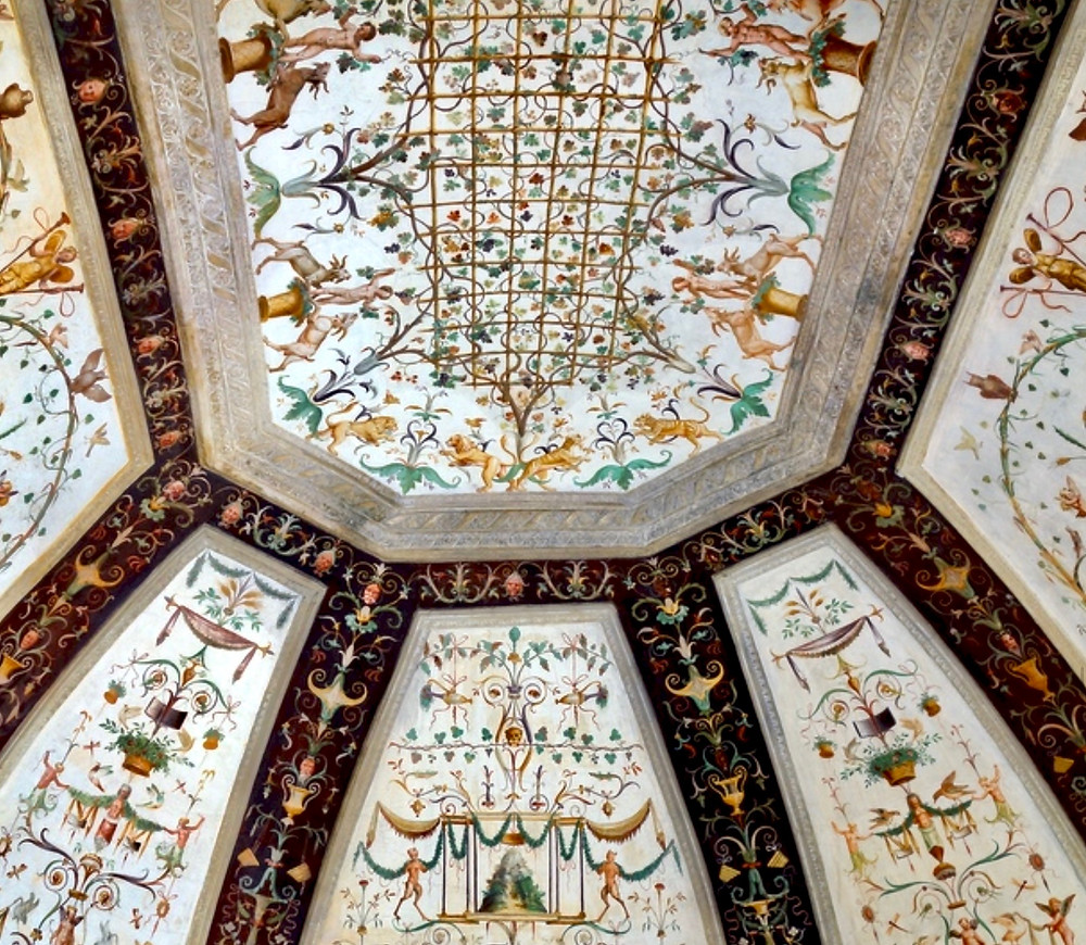 21 Italian Renaissance Grotesque Garden Ideas You Gonna Love | SharonSable