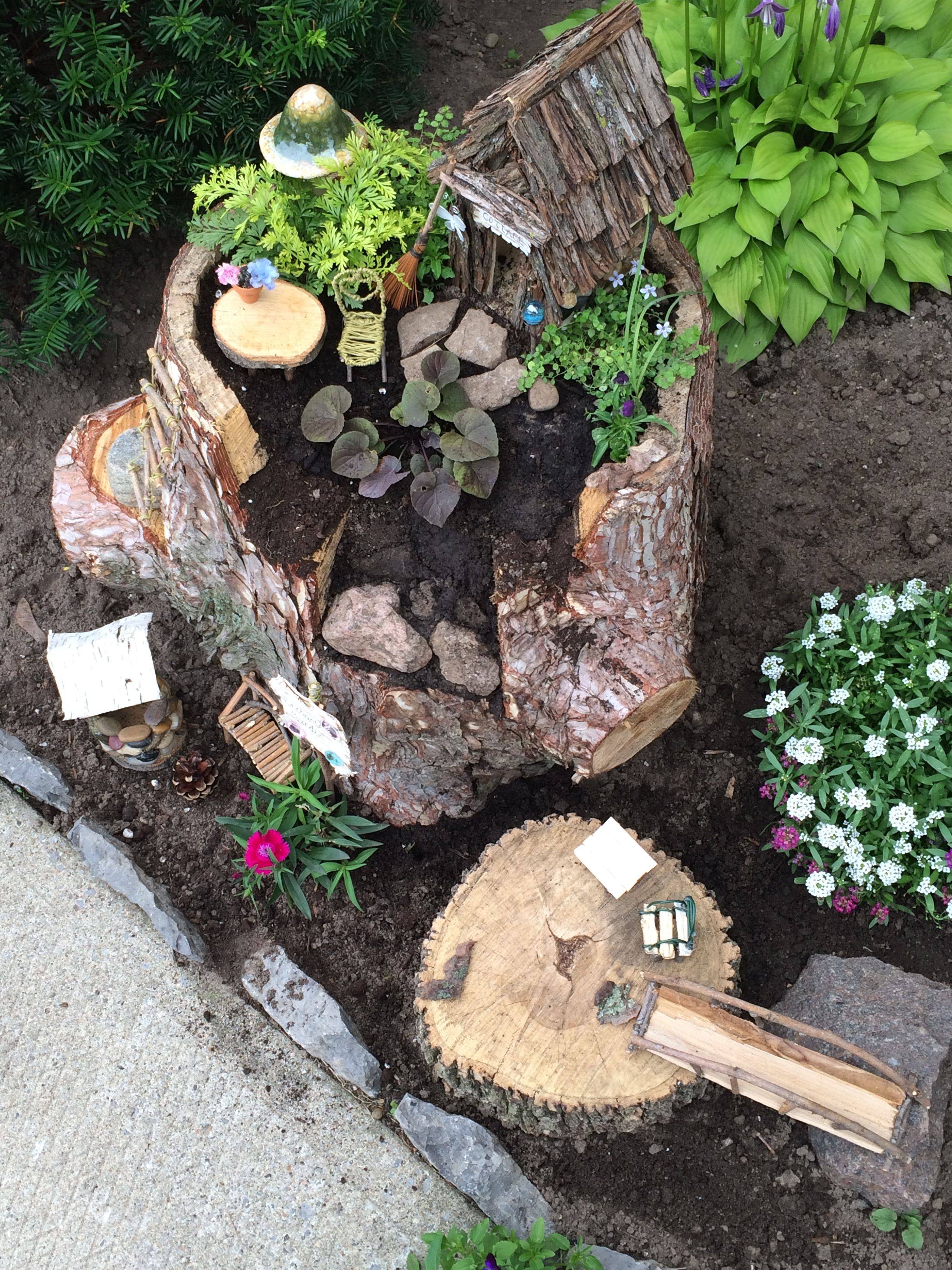 23 DIY Tree Stump Fairy Garden Ideas You Cannot Miss | SharonSable